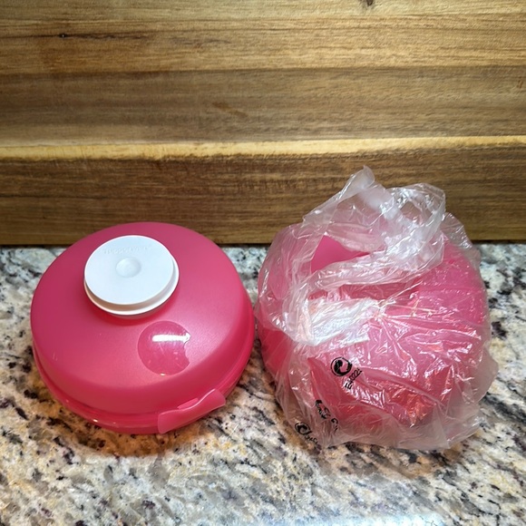 Tupperware | Kitchen | Tupperware Round Sandwichbagel Container | Poshmark